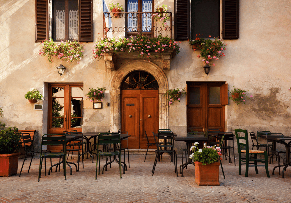 What is a Bistro Restaurant? Here’s Everything to Know - Happy Chimps