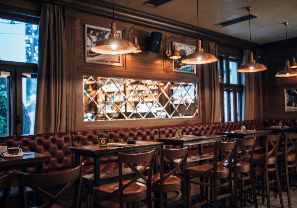 How To Run Successful Pub Restaurant? 9 Easy Strategies - Happy Chimps
