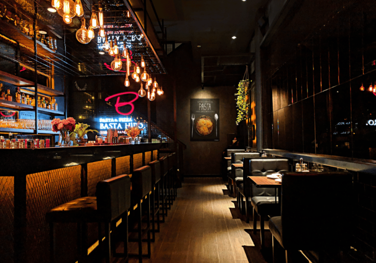 How To Run Successful Pub Restaurant? 9 Easy Strategies - Happy Chimps